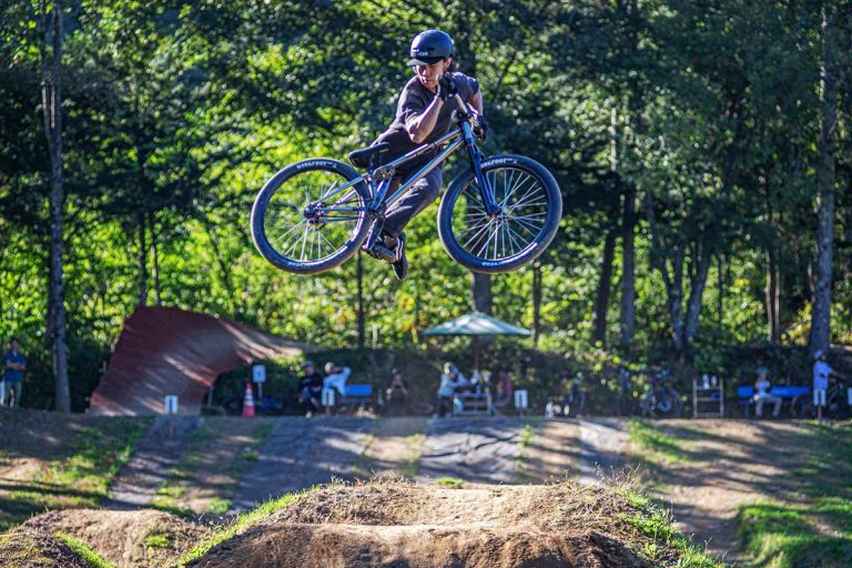 MTB（マウンテンバイク）チーム TUBAGRA ツバグラ